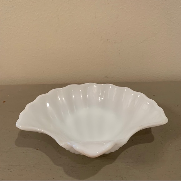 Accents | Vintage Milk Glass Shell Dish | Poshmark